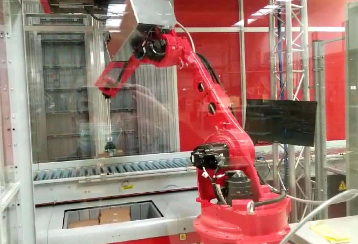 Rychlé a přesné robotizované skladování a vychystávání v jedné z ...