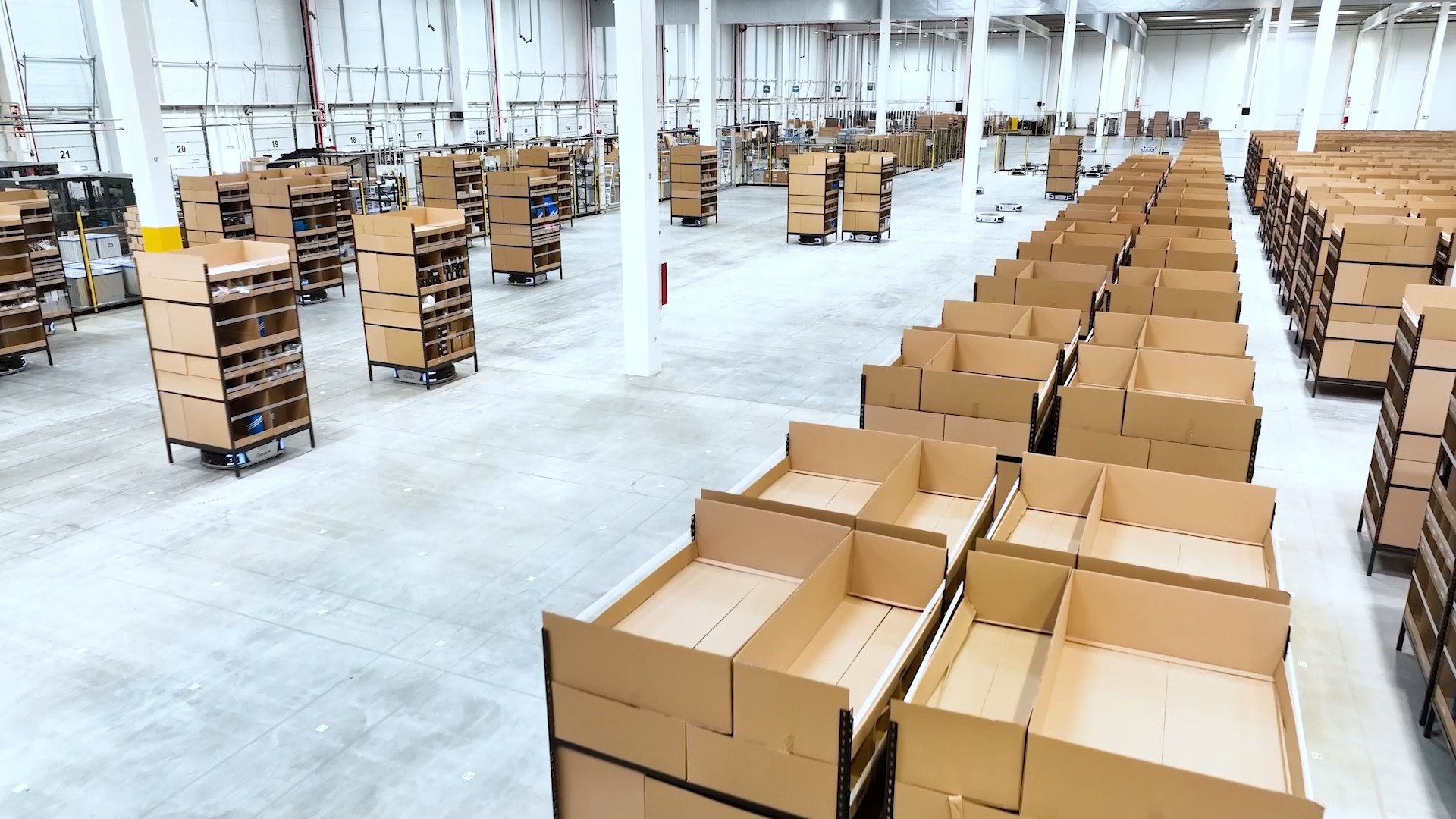 Shelf-to-Person Solution - Reesink Logistic Solutions