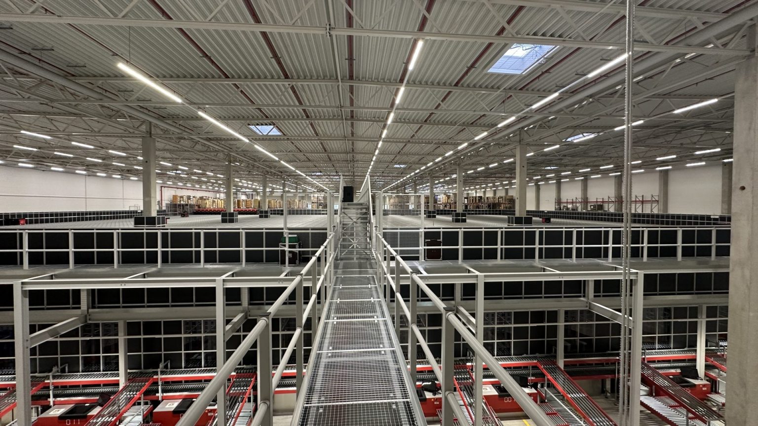 A new centrepiece: Fenix Outdoor implements AutoStore™ system with AM ...