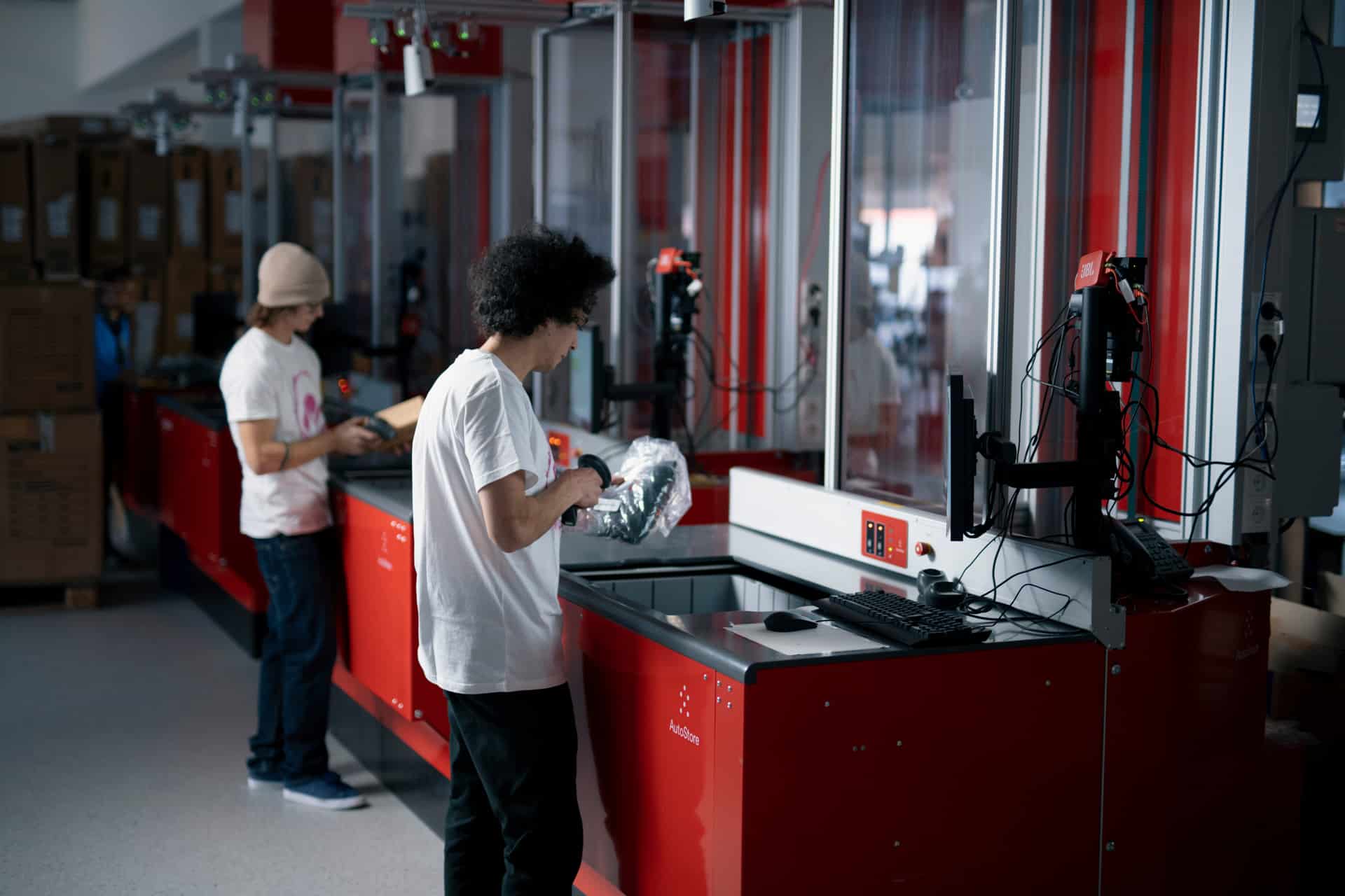 AutoStore Workstations (Ports) - Reesink Logistic Solutions